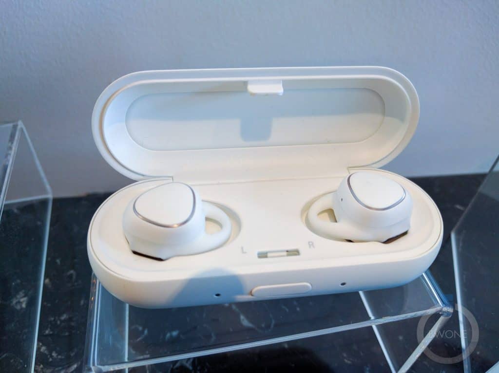 Samsung Gear Fit 2 & Gear IconX: All The Info You Need To Know - BWOne